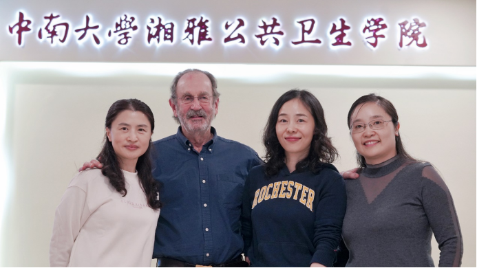 美国罗切斯特大学Eric D.Caine教授来我院交流-中南大学湘雅公共卫生学院